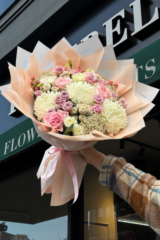 Pembe Güller Beyaz Anastasya Buketi | Rosebella Flowers