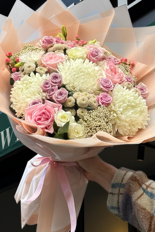 Pembe Güller Beyaz Anastasya Buketi | Rosebella Flowers